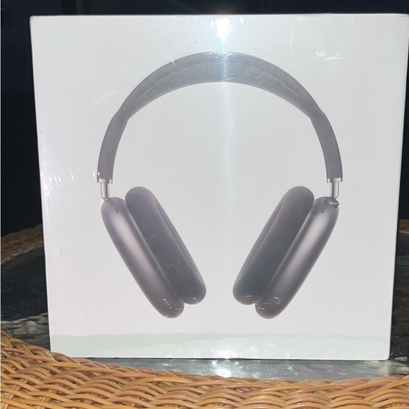 Apple | Headphones | Apple Black Overear Headphones With Plush Cushions ...